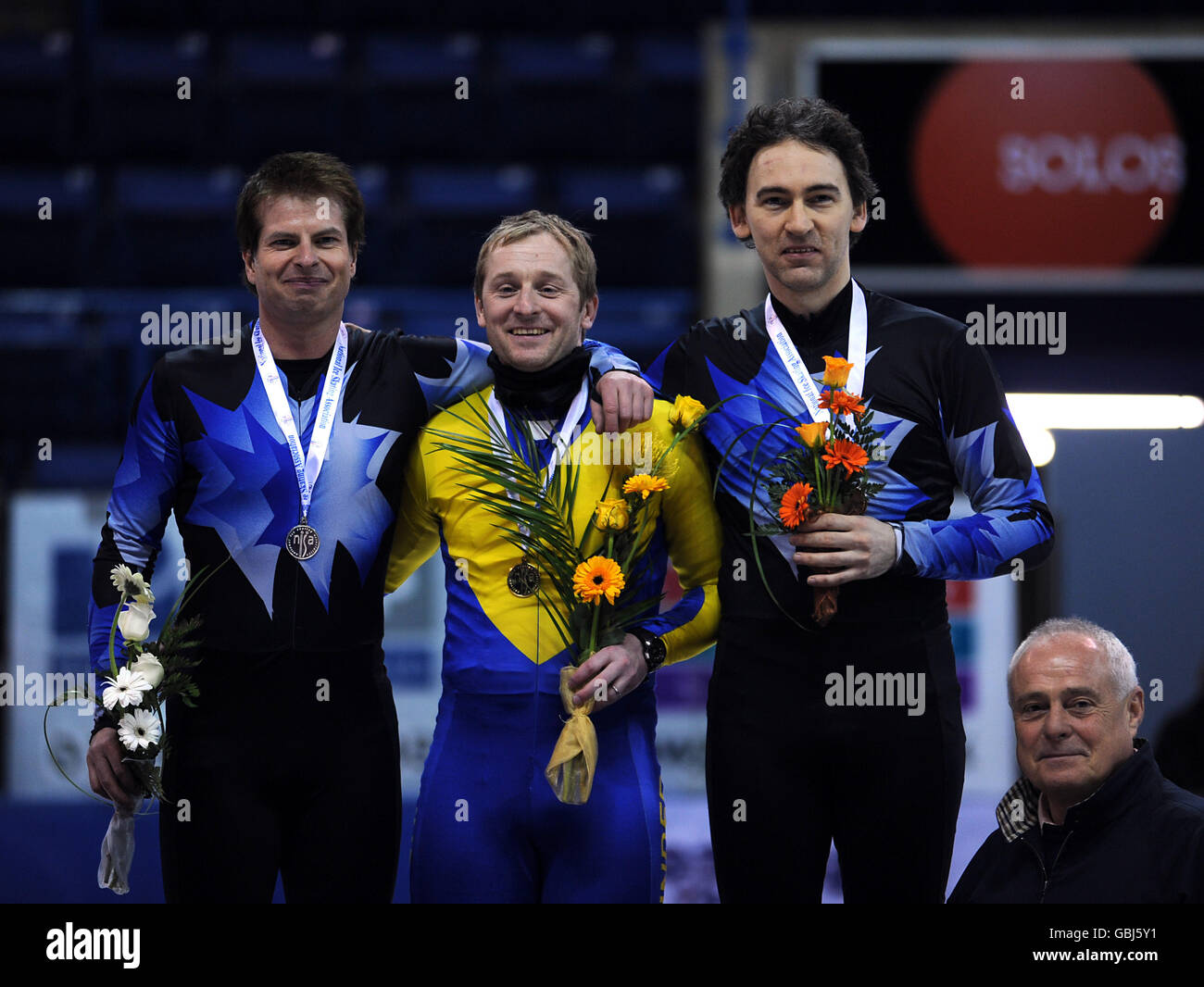 Dundee's Ian Cavin (centre) celebrates winning the Masters title ...