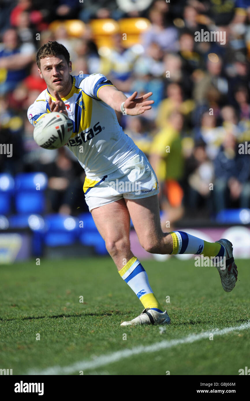 Rugby full length ball pass passing passes hi-res stock photography and ...