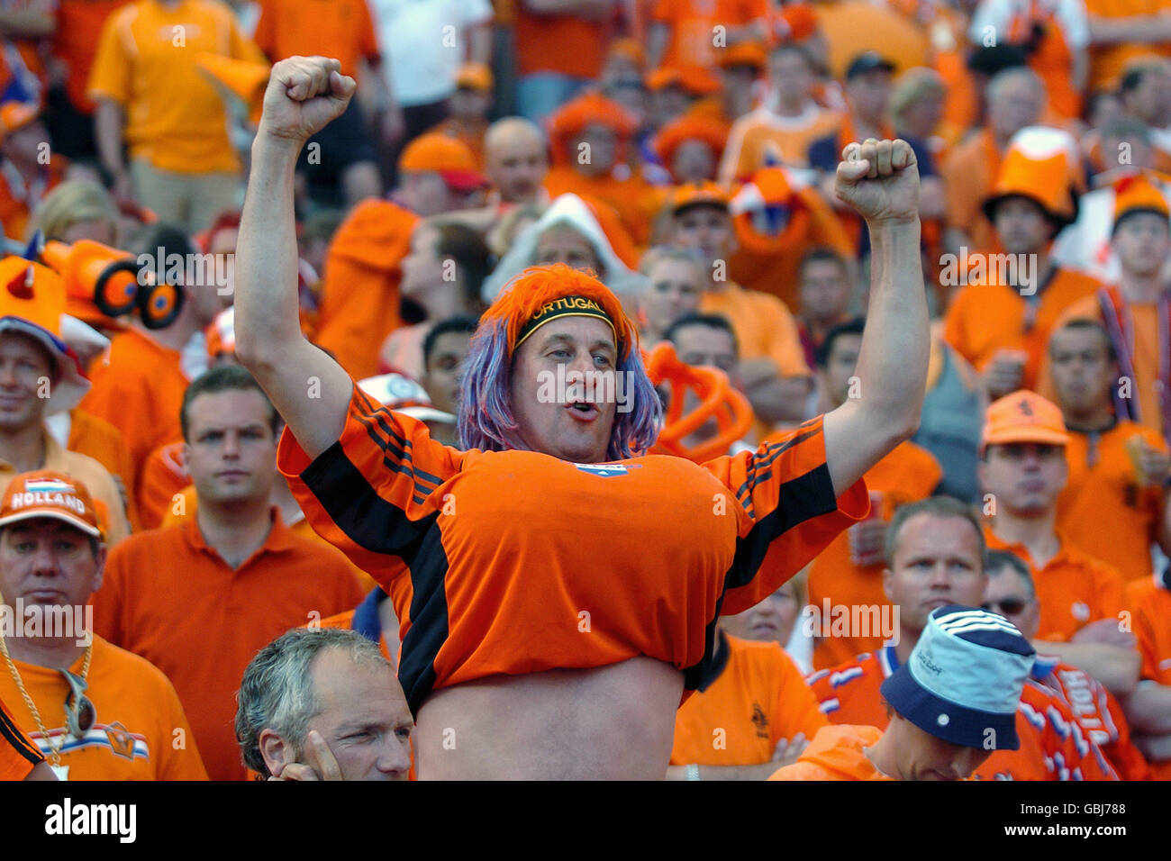 Netherlands football euro 2004 team group hi-res stock photography and ...