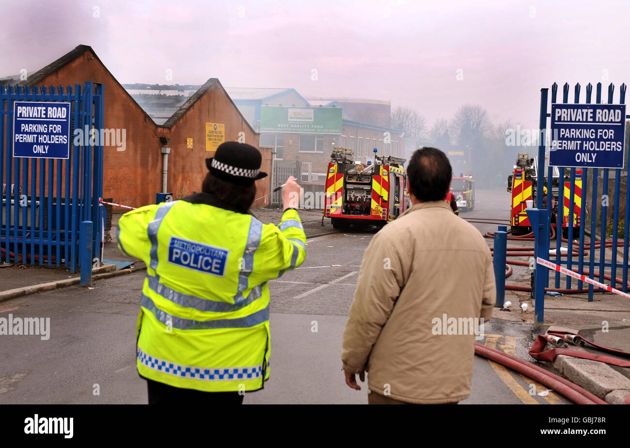 Police talking to public hi-res stock photography and images - Alamy