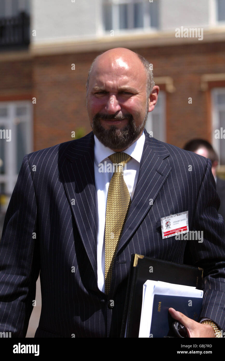 English conference soccer hi-res stock photography and images - Alamy