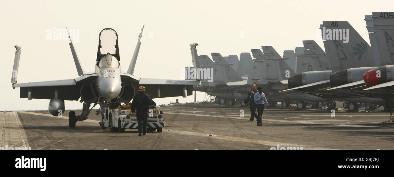 Flight deck of the uss nimitz hi-res stock photography and images - Alamy