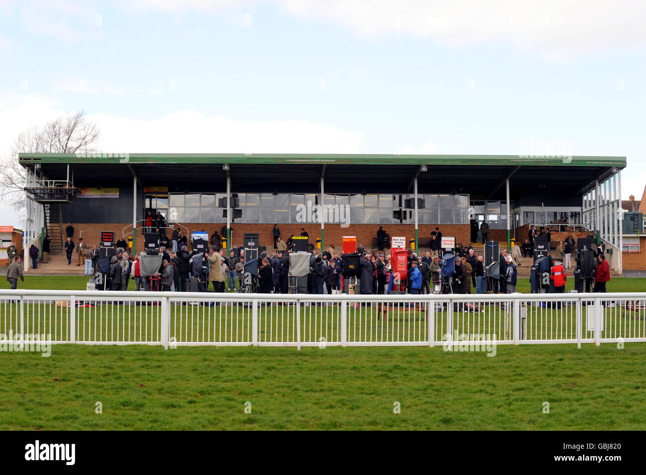 Grandstand at hereford racecourse hi-res stock photography and images ...