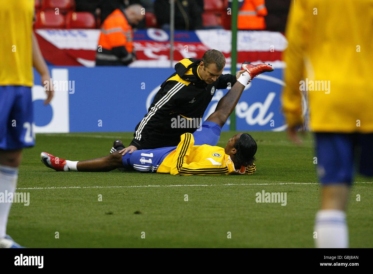 Full length physio prior to kick off stretching football hi-res stock ...