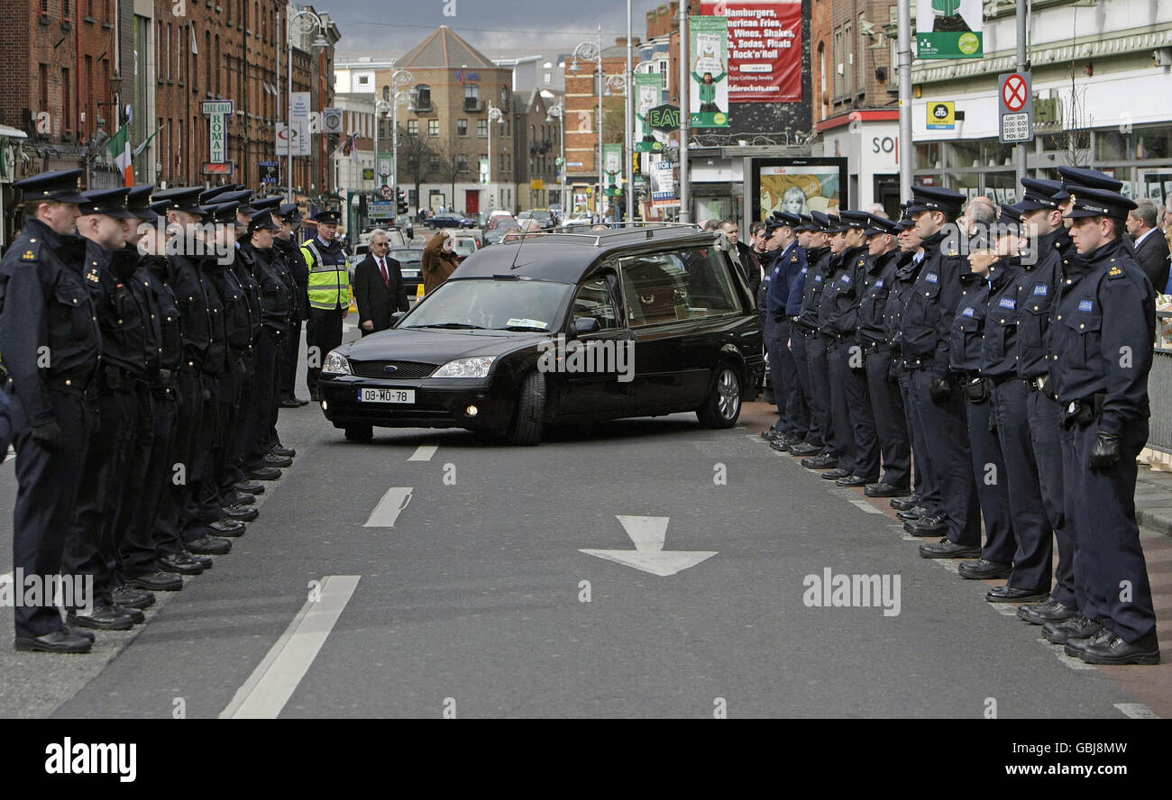 Garda funeral hi-res stock photography and images - Alamy