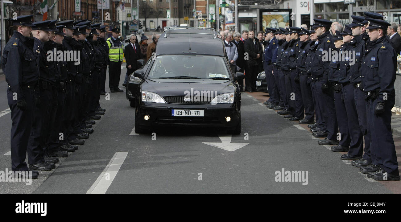 Garda funeral hi-res stock photography and images - Alamy