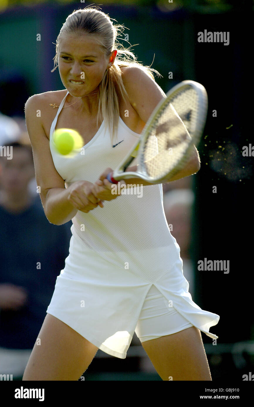 Maria sharapova in 2004 wimbledon hi-res stock photography and images ...