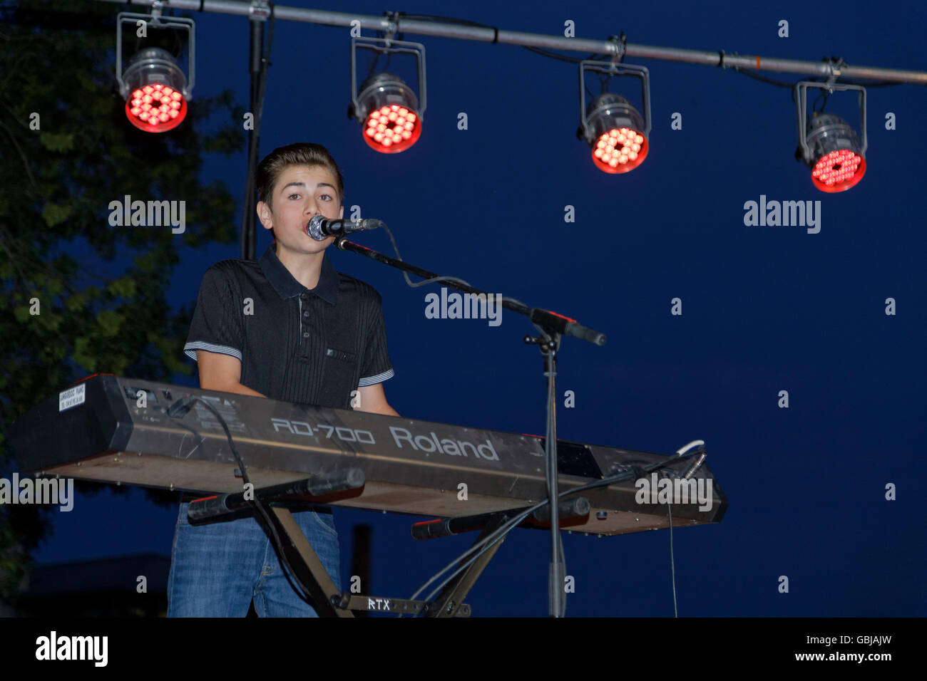 Raffi singer hi-res stock photography and images - Alamy