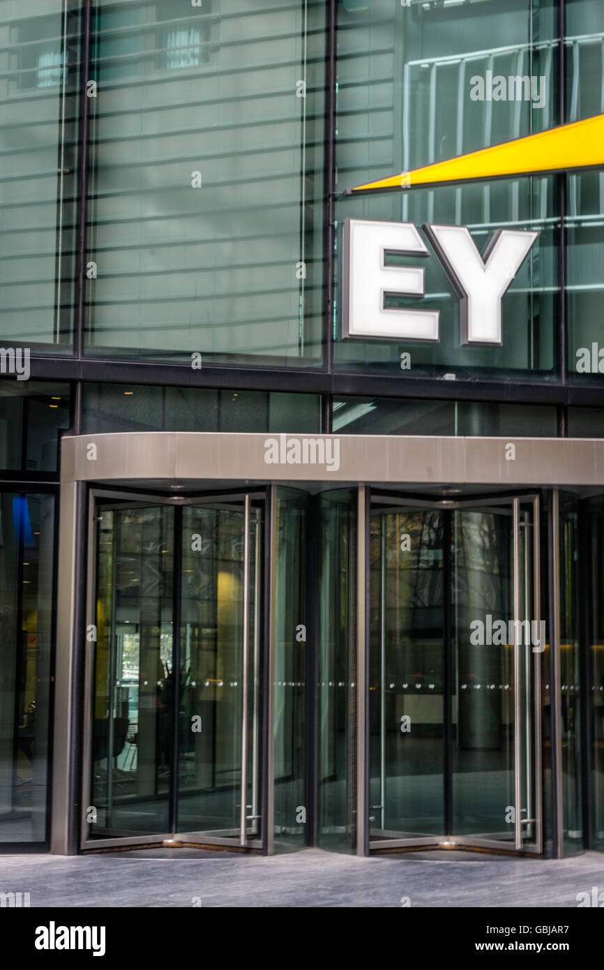 Ernst & Young headquarters, Southwark, London Stock Photo - Alamy