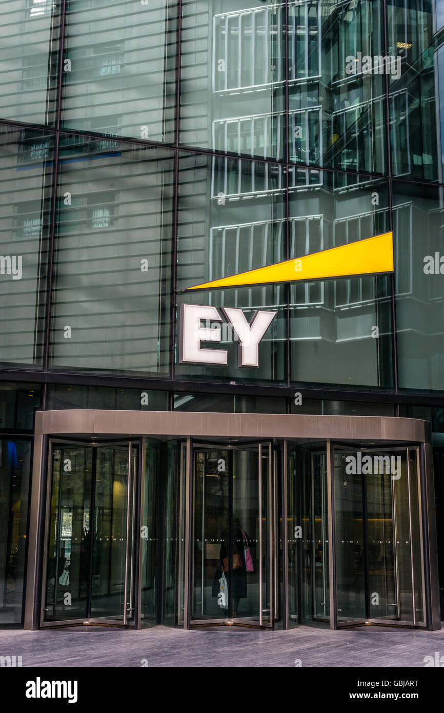 Ernst & Young headquarters, Southwark, London Stock Photo - Alamy