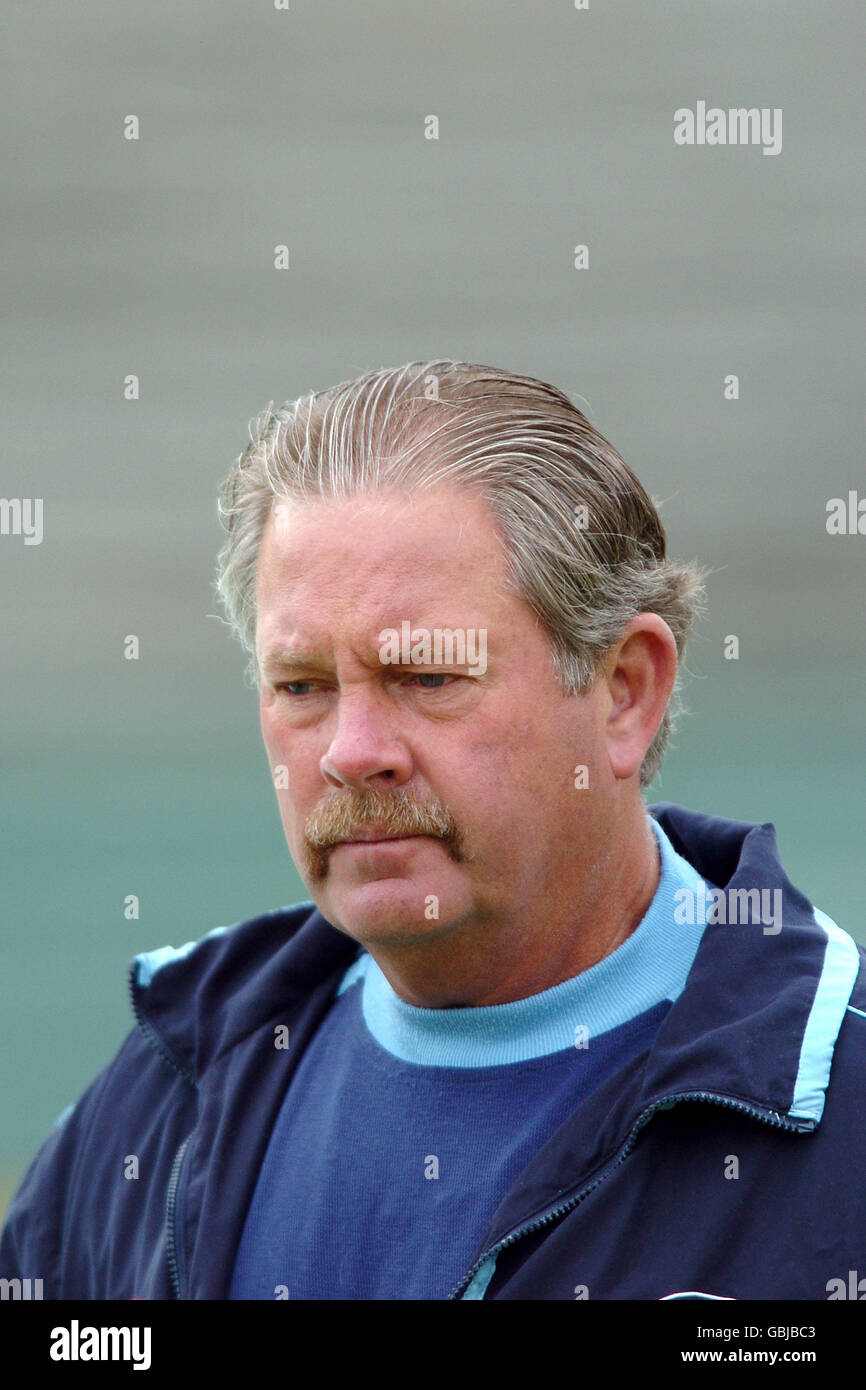 Cricket - Frizzell County Championship - Division One - Surrey v Kent ...