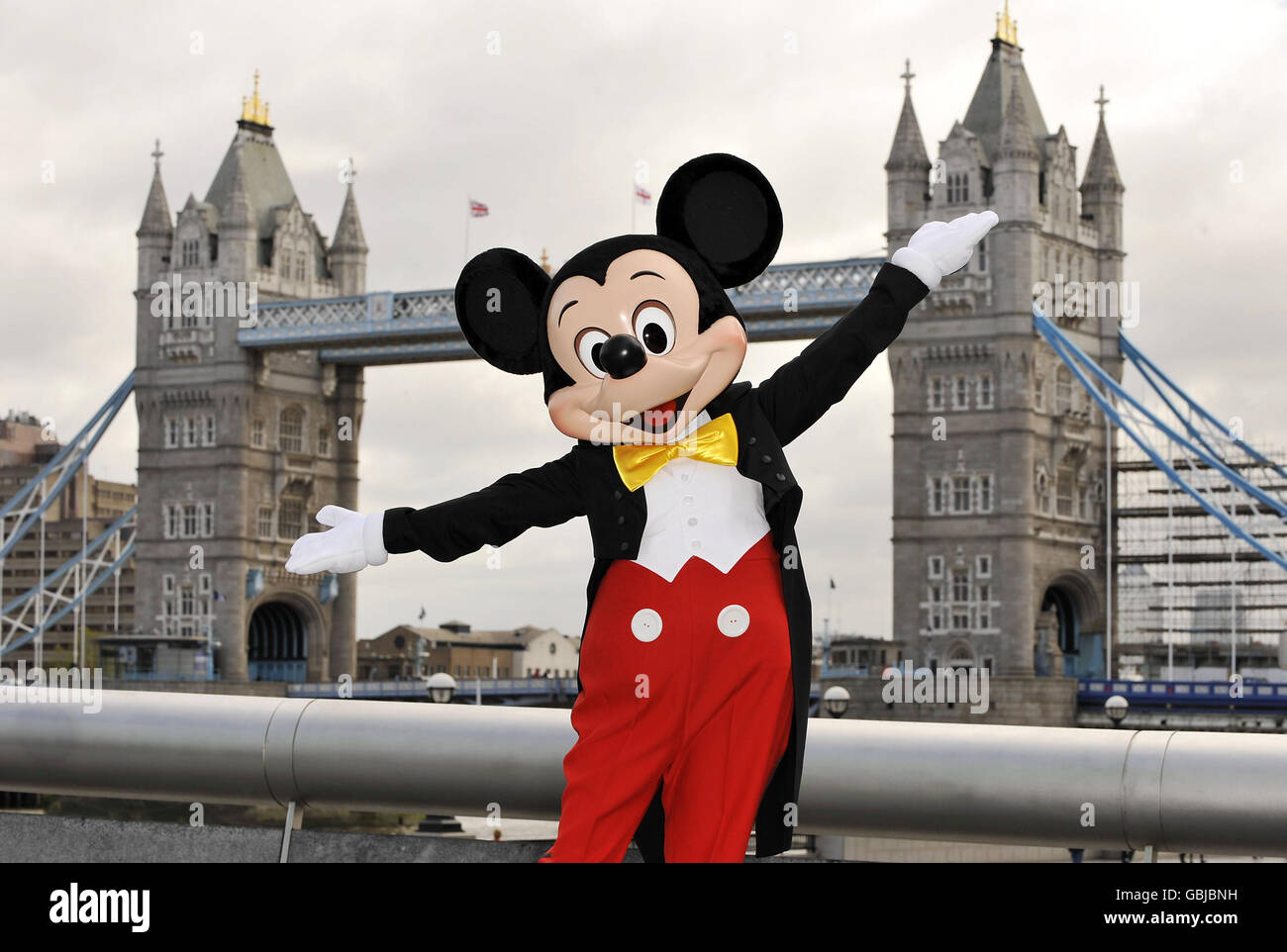 Disneyland resort hi-res stock photography and images - Alamy