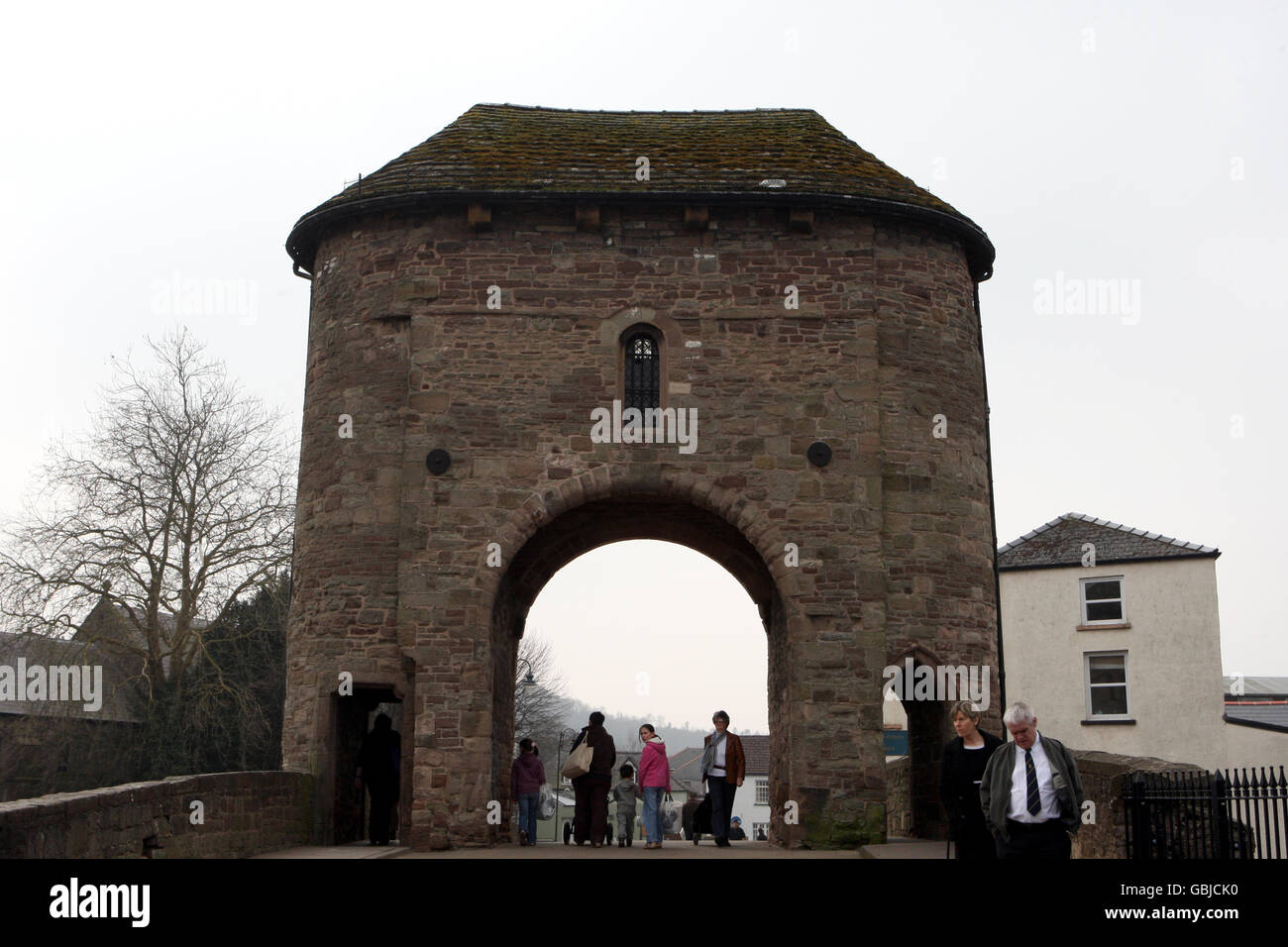 Monnow Bridge - Stock. The gate house on Monnow Bridge Stock Photo - Alamy