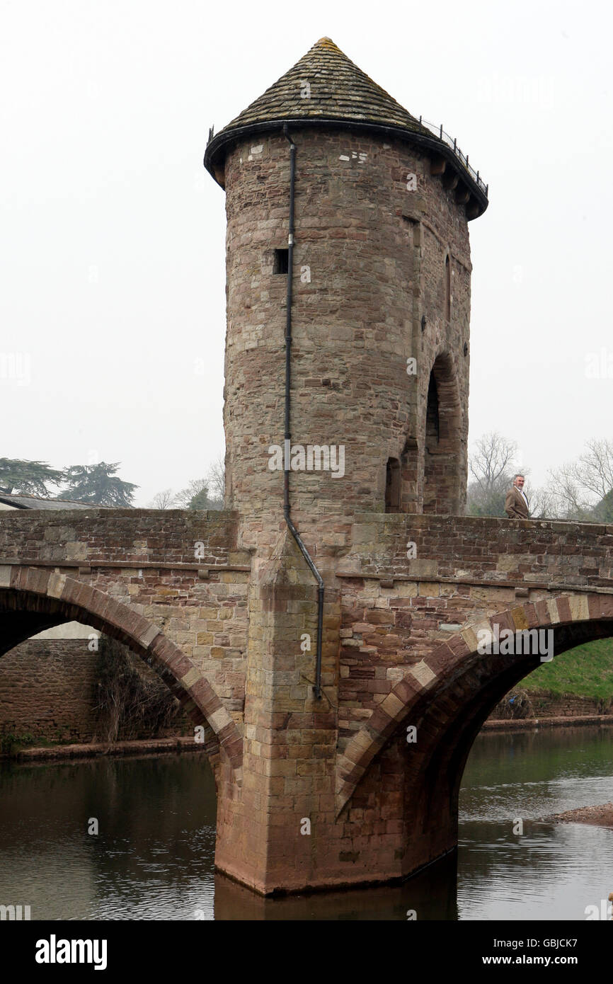 Monnow Bridge - Stock. The gate house on Monnow Bridge Stock Photo - Alamy