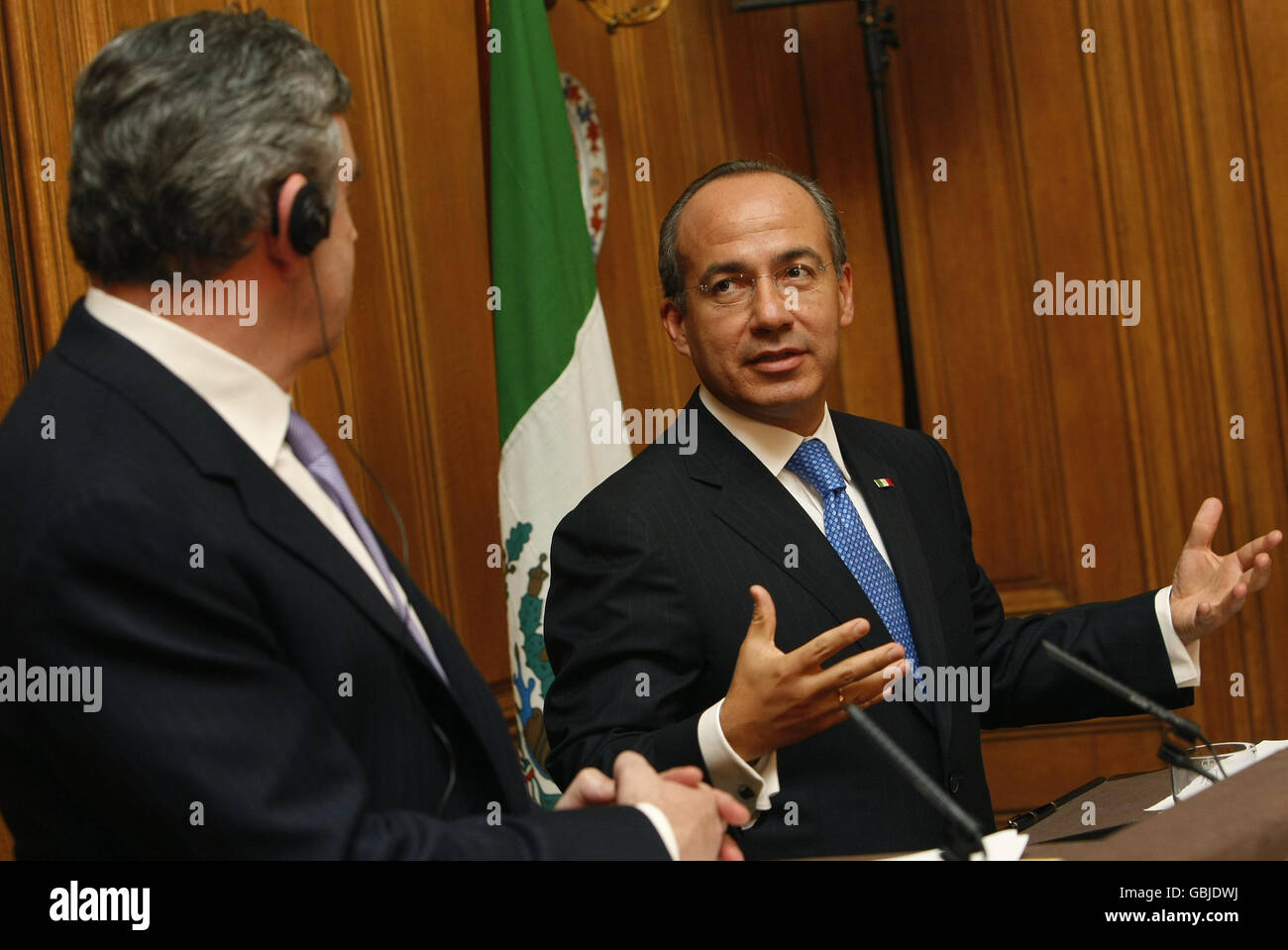 Meeting mexico united states gestures hi-res stock photography and ...
