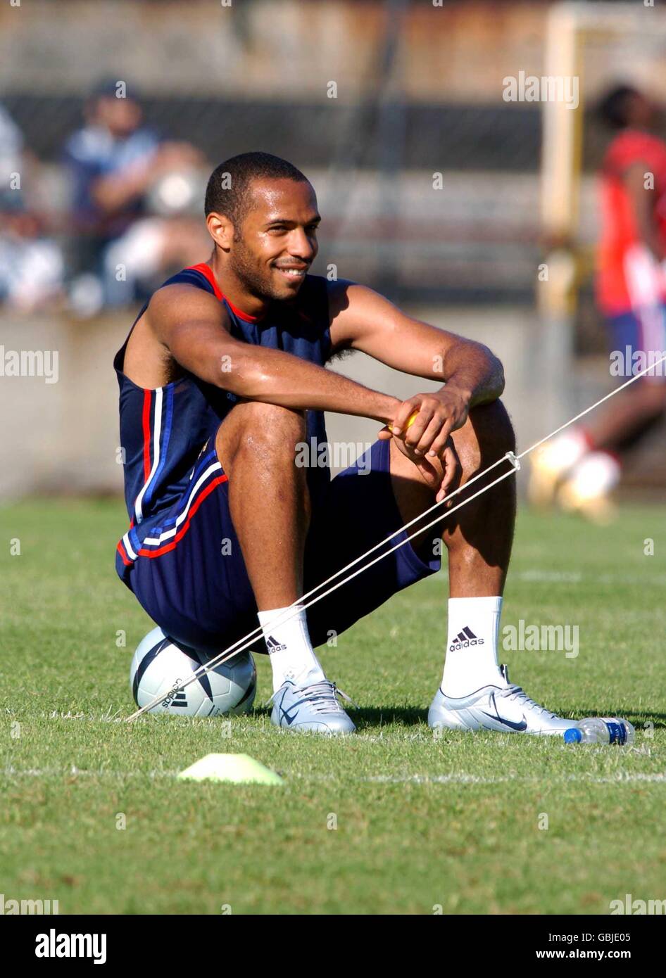 Thierry henry france england hi-res stock photography and images - Alamy