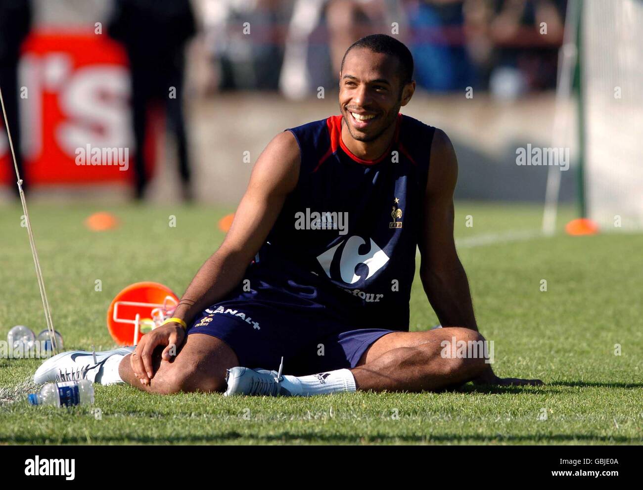 Thierry henry france 2004 hi-res stock photography and images - Alamy