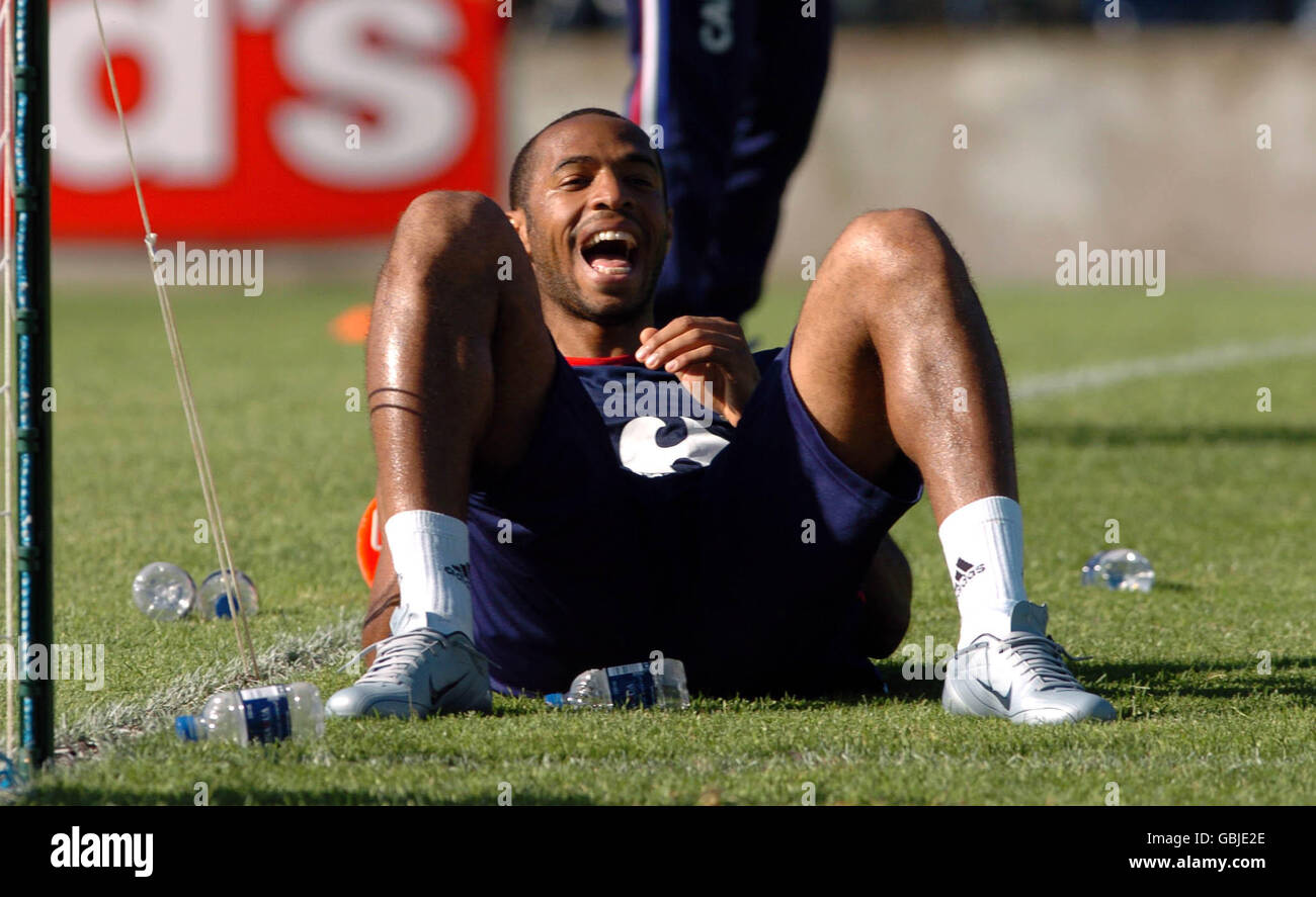 Thierry henry france england hi-res stock photography and images - Alamy