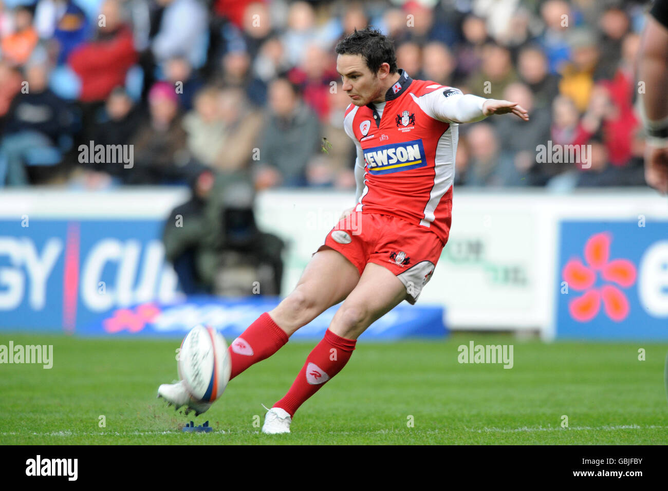 Gloucester rugbys ryan lamb kicks for goal hi-res stock photography and ...
