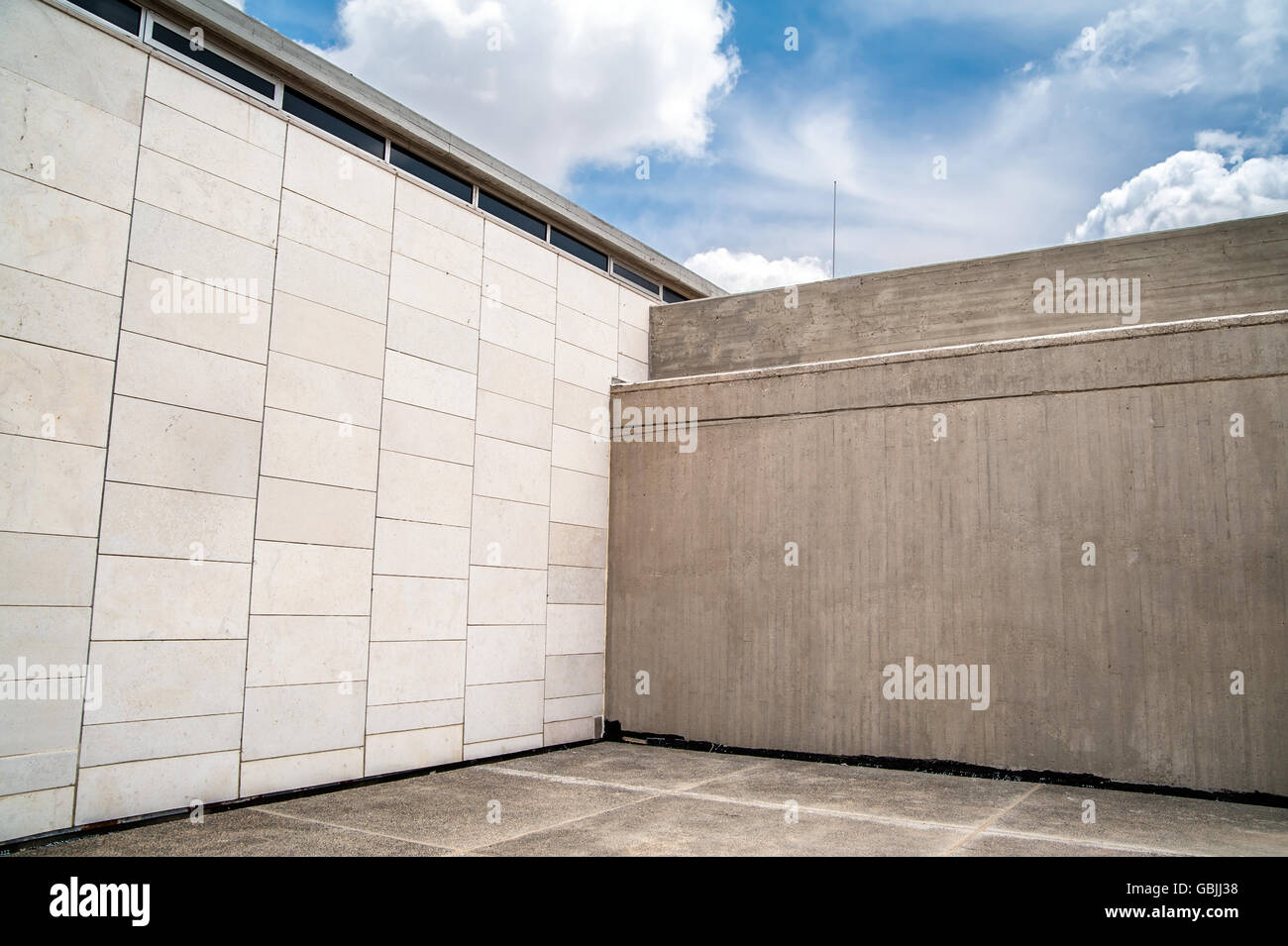 Concrete corner hi-res stock photography and images - Alamy