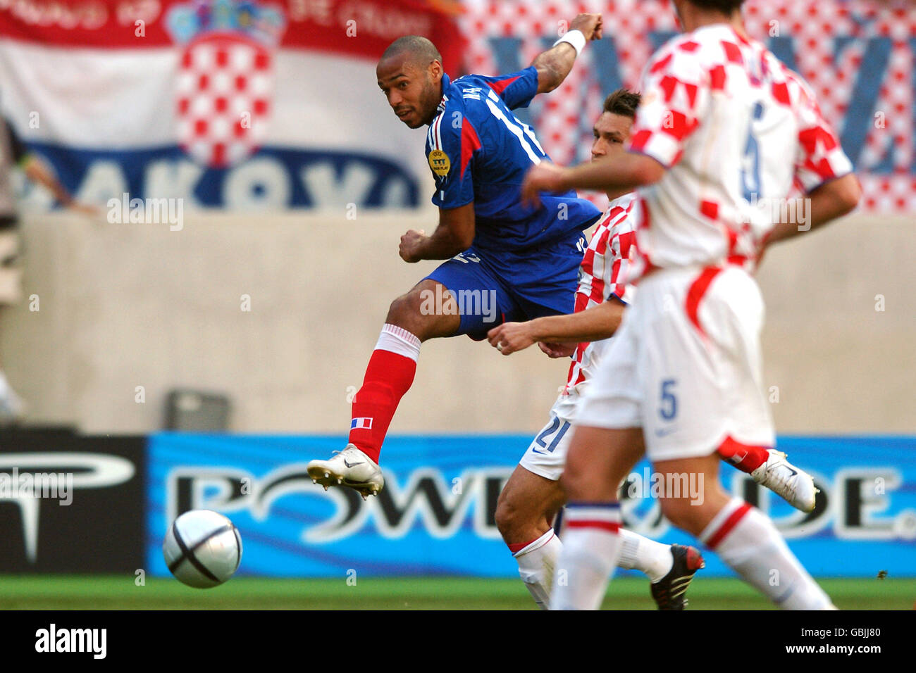 Thierry henry 2004 euro hi-res stock photography and images - Alamy