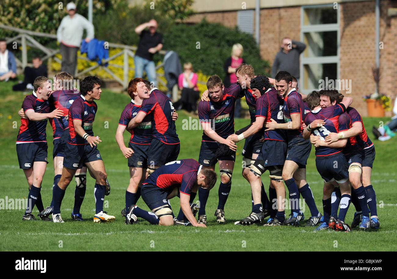 Winning Scotland Under 17 Rugby team celebrate their one point victory ...