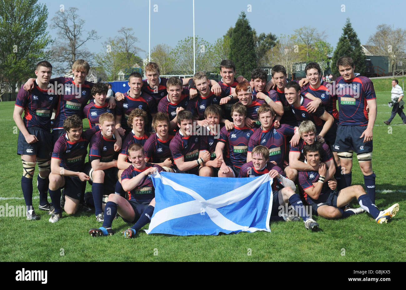 Winning Scotland Under 17 Rugby team celebrate their one point victory ...