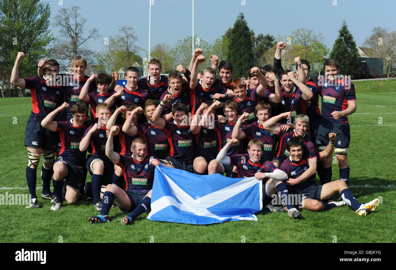 Winning Scotland Under 17 Rugby team celebrate their one point victory ...