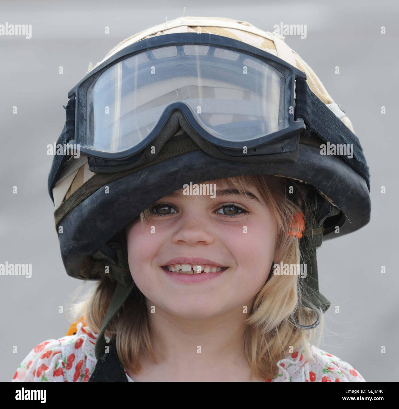 Girl commando hi-res stock photography and images - Alamy