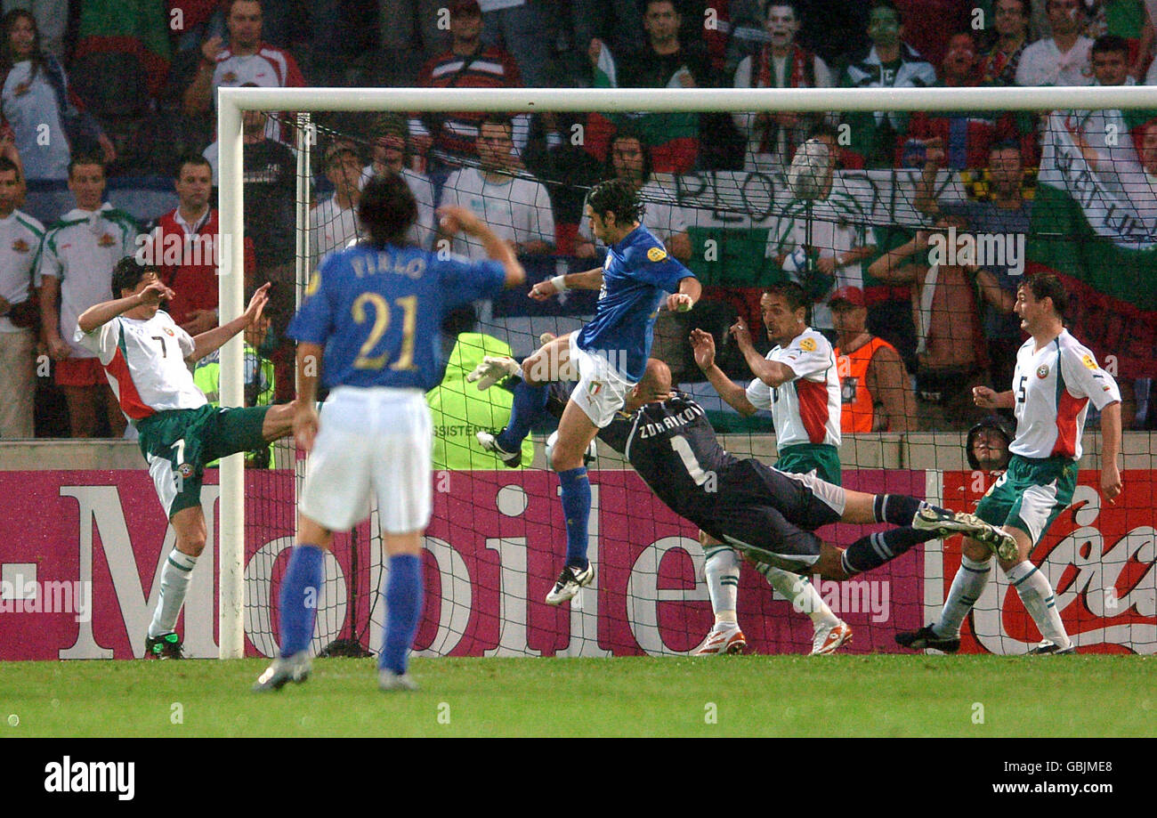 Soccer uefa european championship 2004 group c italy v bulgaria hi-res ...