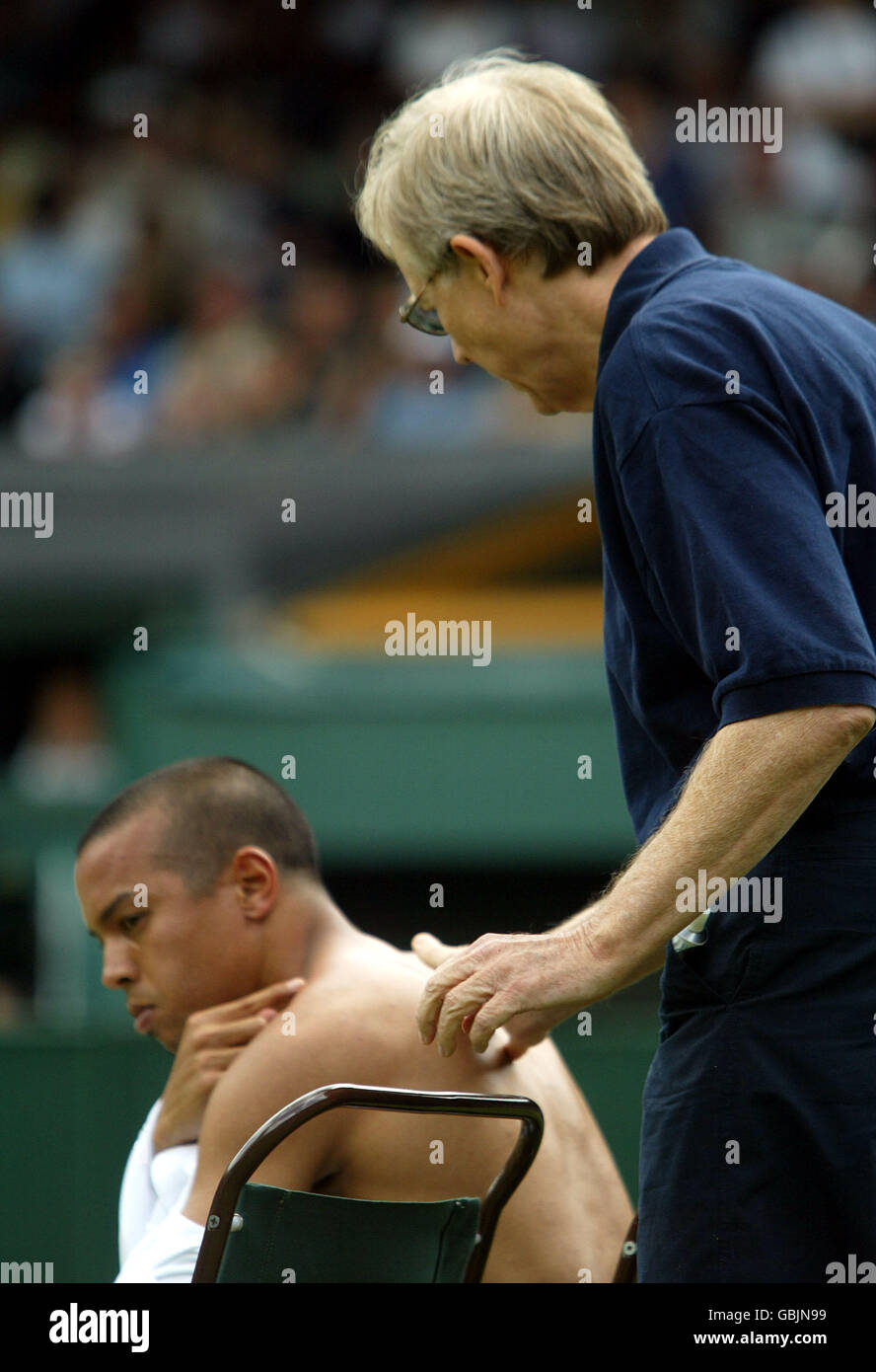Tennis - Wimbledon 2004 - Third Round - Tim Henman v Hicham Arazi Stock ...