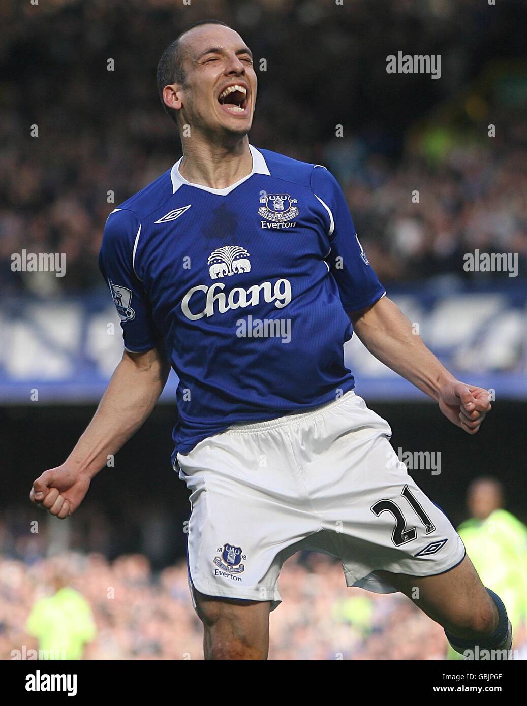 Everton's Leon Osman celebrates scoring their fourth goal Stock Photo ...