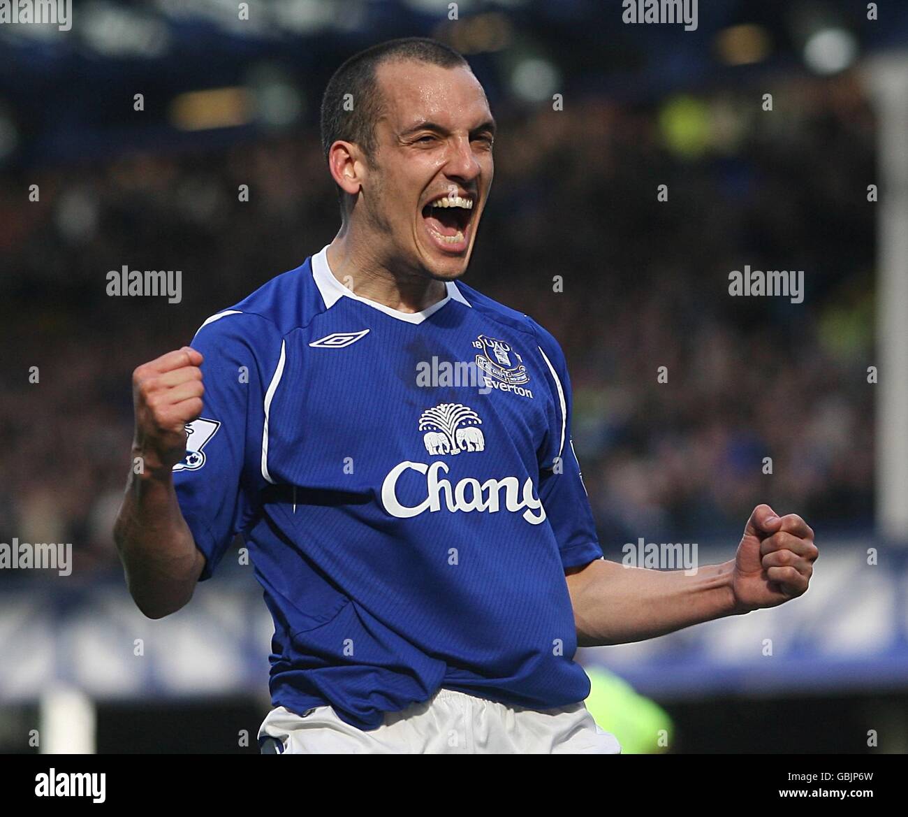 Everton's Leon Osman celebrates scoring their fourth goal Stock Photo ...