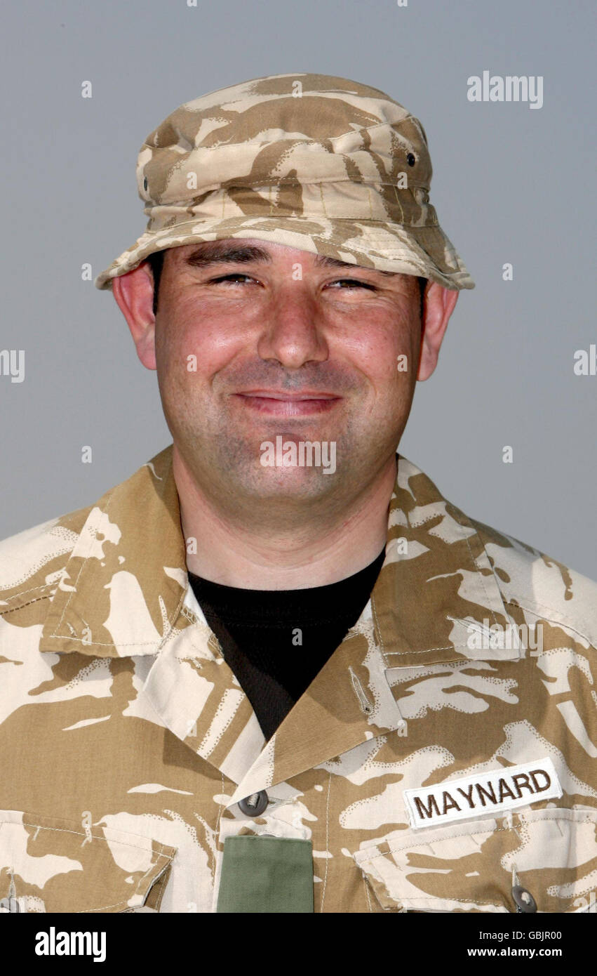 British army soldier smiles hi-res stock photography and images - Alamy