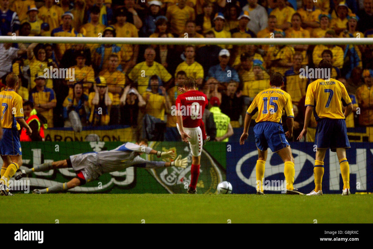 Sweden denmark football 2004 hi-res stock photography and images - Alamy