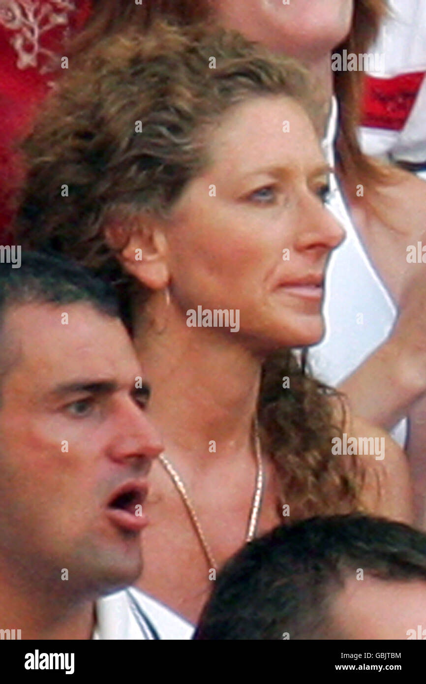 Sol Campbell's girlfriend, millionaire interior designer Kelly Hoppen ...