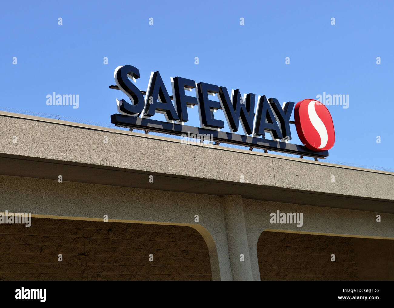 Safeway supermarket hi-res stock photography and images - Alamy