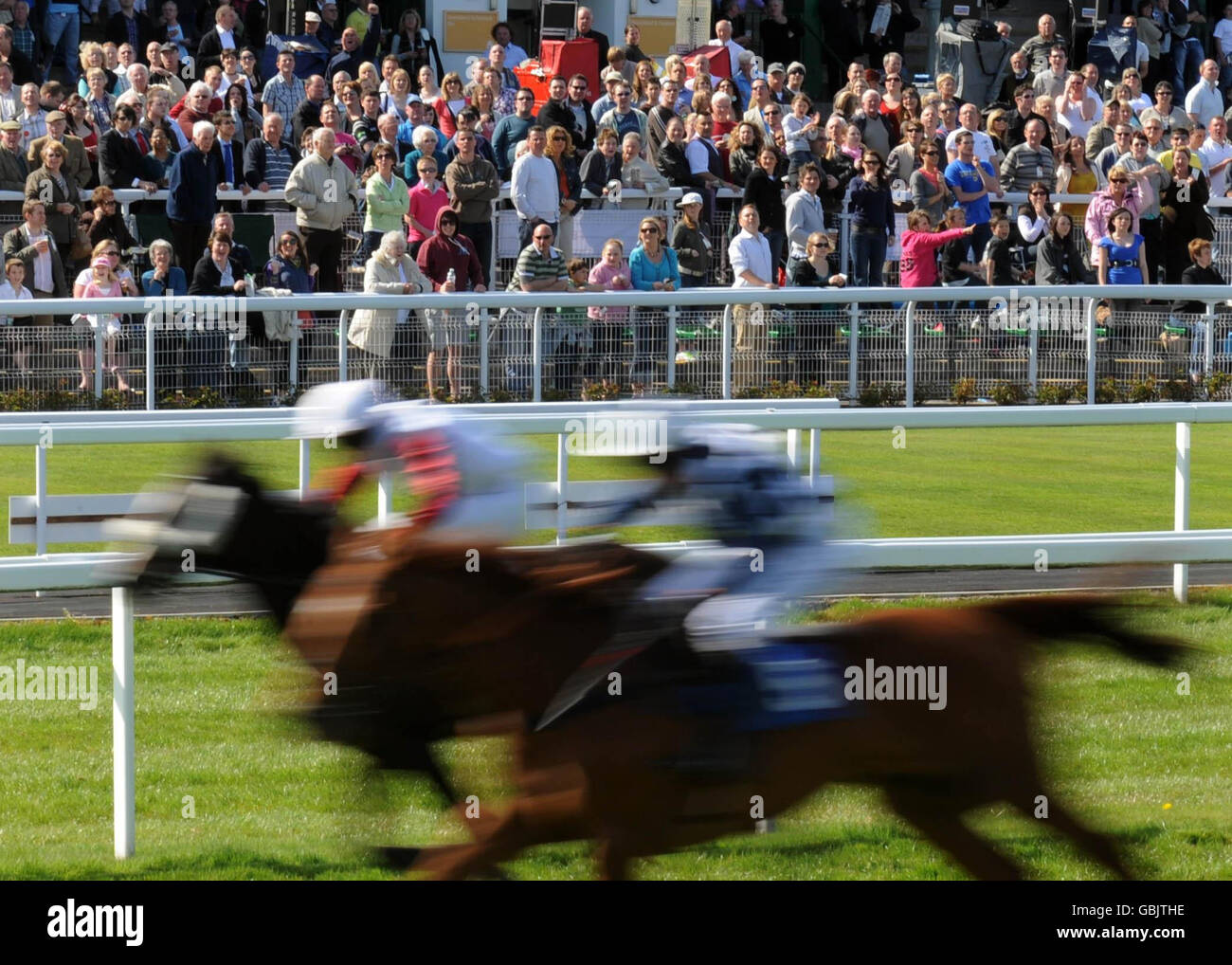 Horse racing uk fans hi-res stock photography and images - Alamy