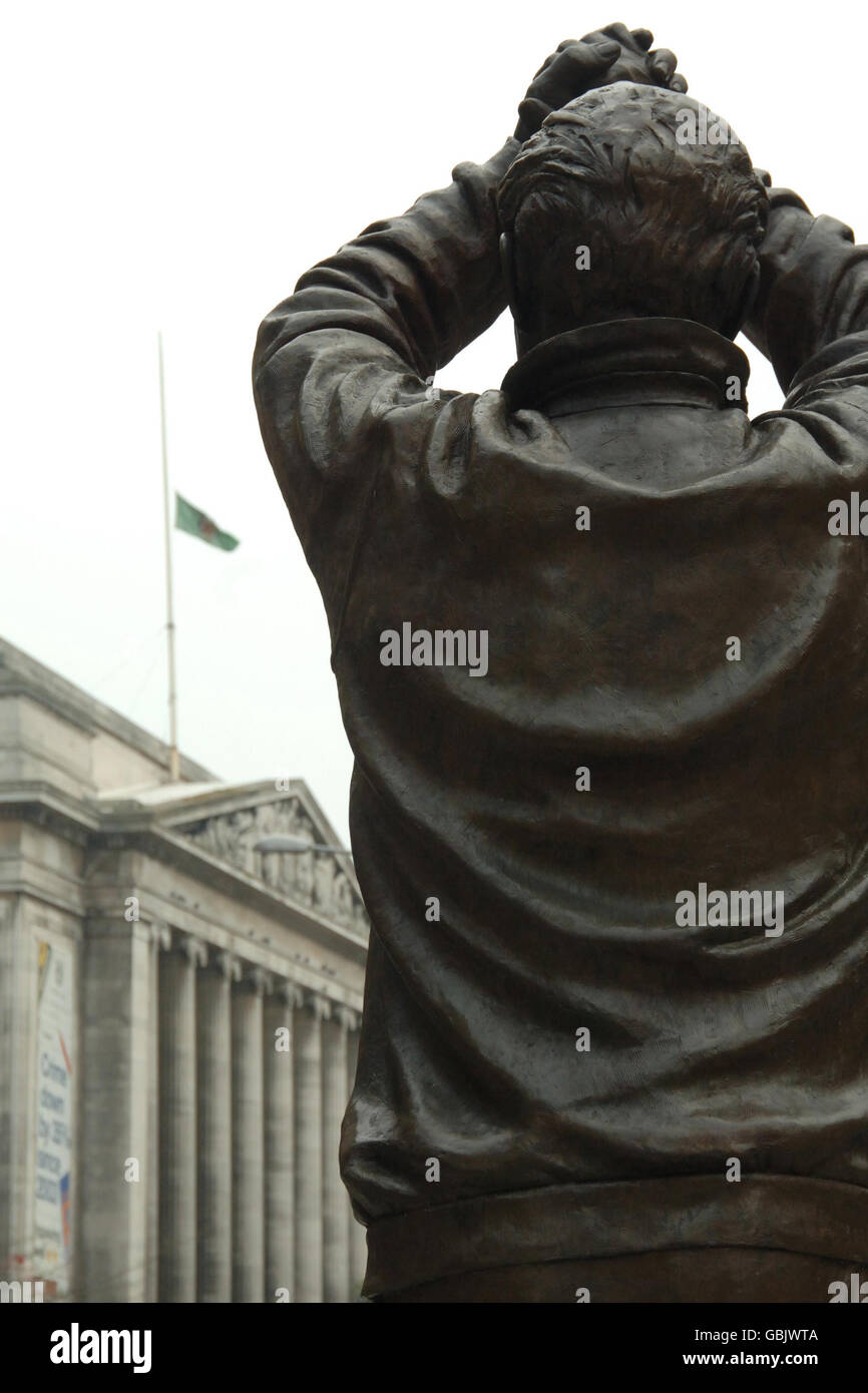The Brian Clough statue in Nottingham's Old Market Square as the ...