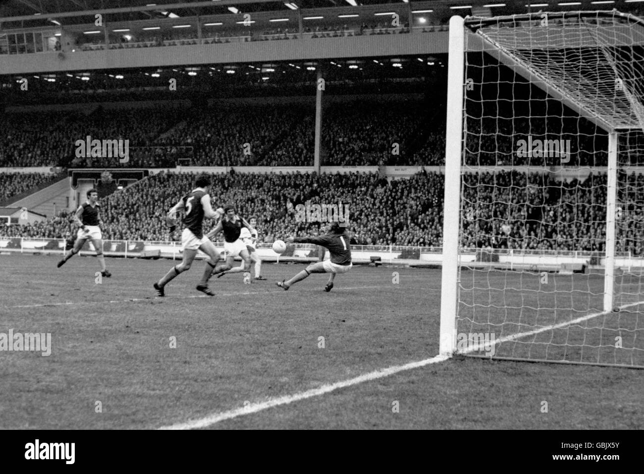 Jimmy neighbour of tottenham hotspur hi-res stock photography and ...