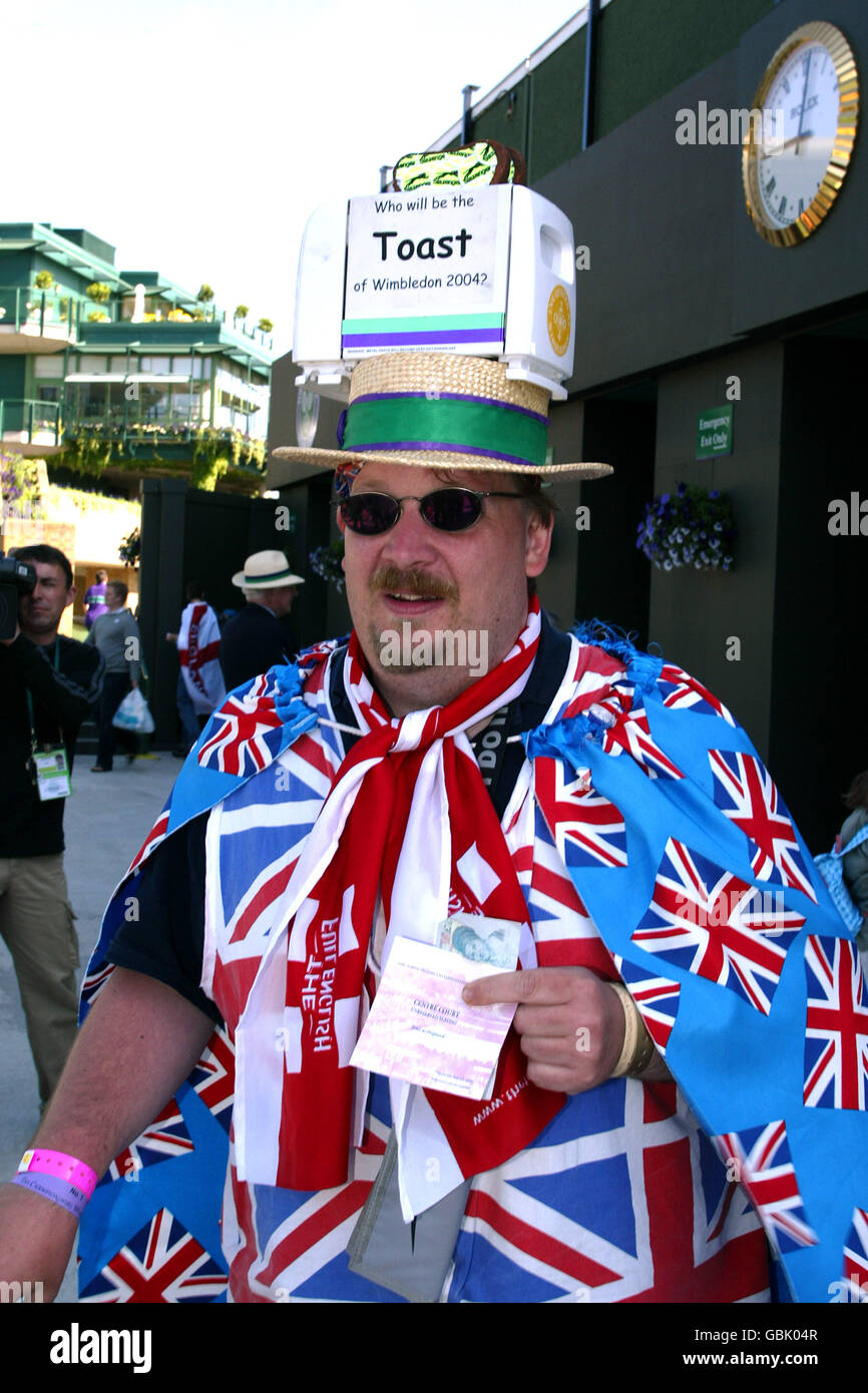 Tennis - Wimbledon 2004 - Third Round - Tim Henman v Hicham Arazi Stock ...