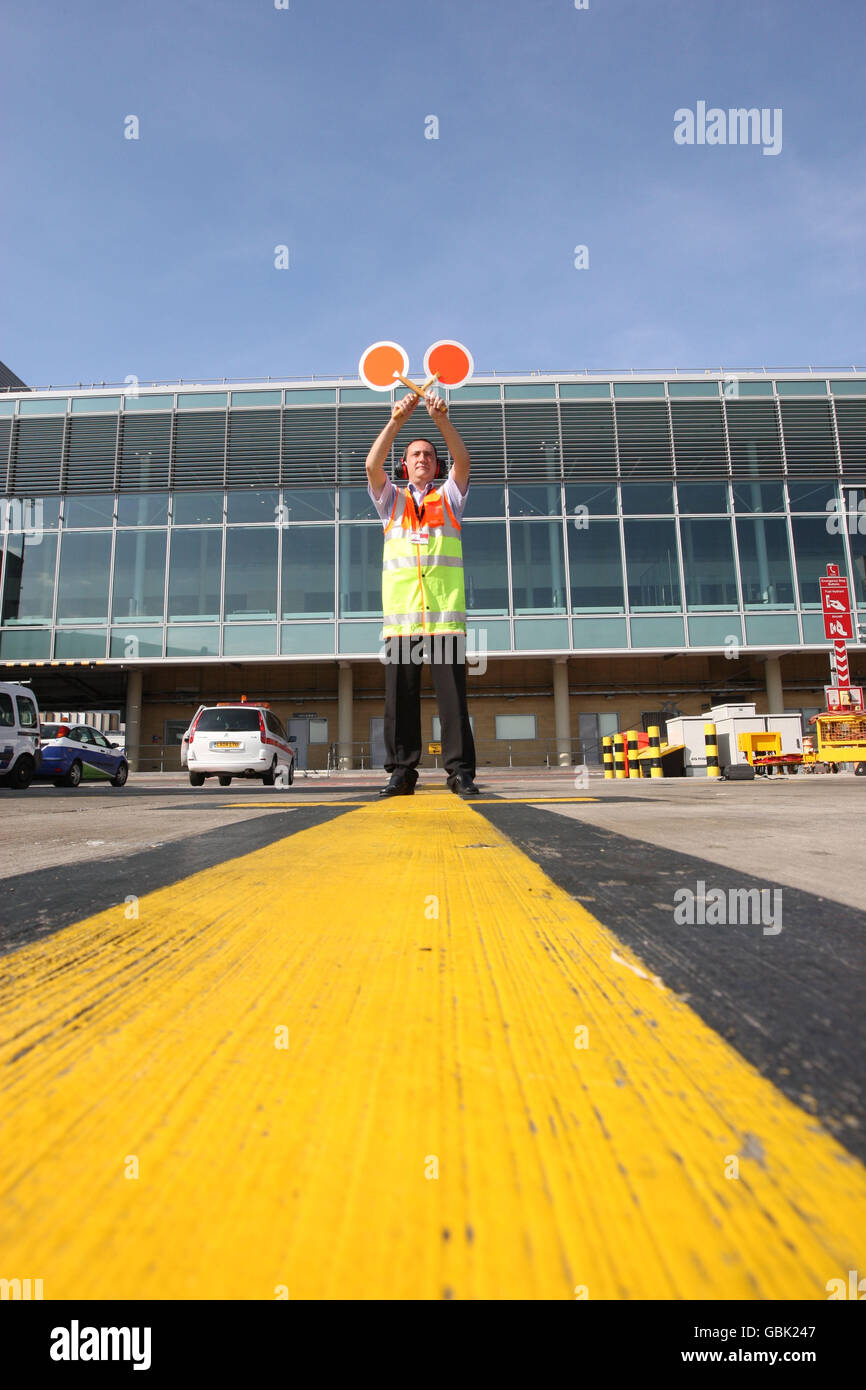 Marshaller heathrow hi-res stock photography and images - Alamy