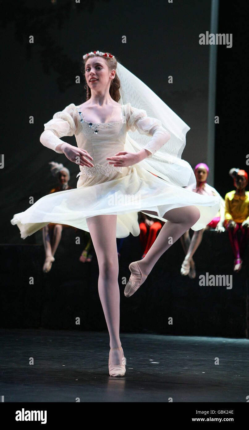 14-year-old Edwina Booth Clibborn performs as Snow White in a ...