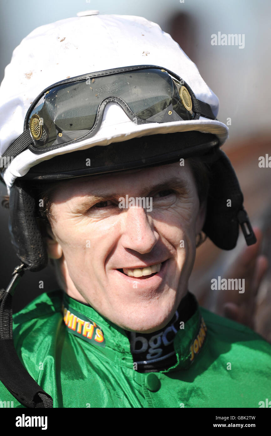 Horse Racing - The 2009 John Smith's Grand National Meeting - Day Three ...