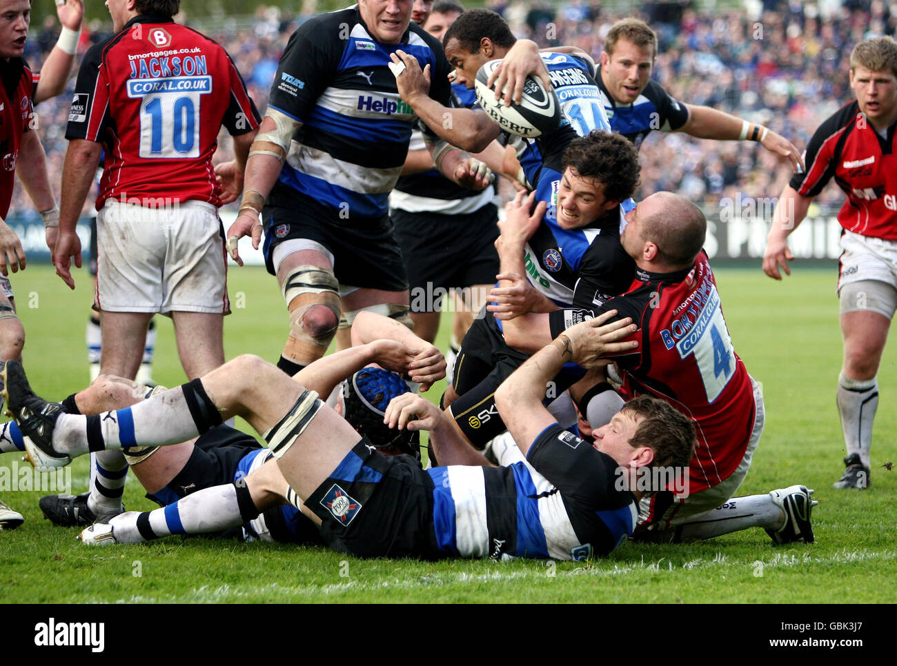 Bath's Ryan Davis lunges for the line as he is tackled by Steve ...
