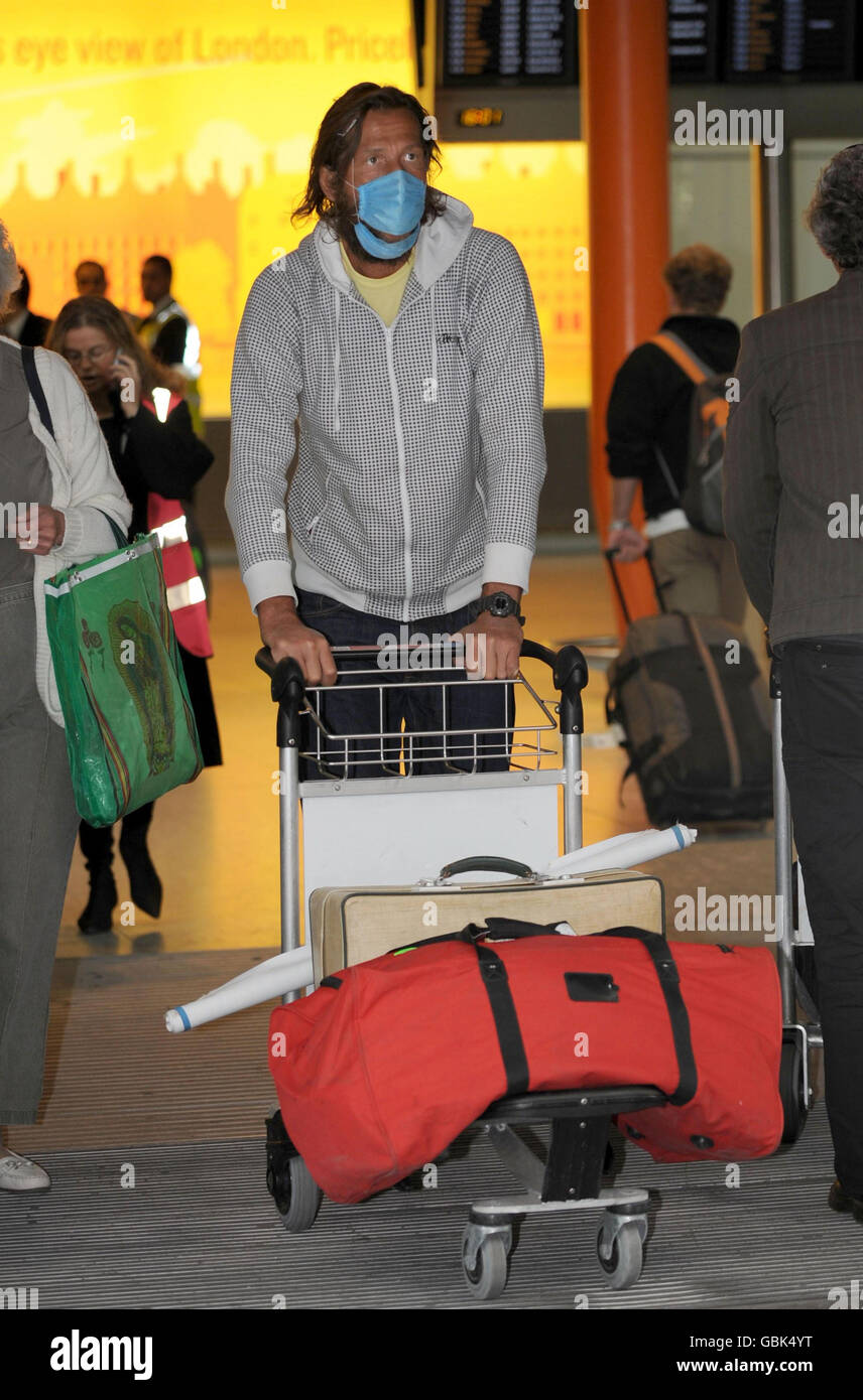 Swine flu airport h1n1 hi-res stock photography and images - Alamy