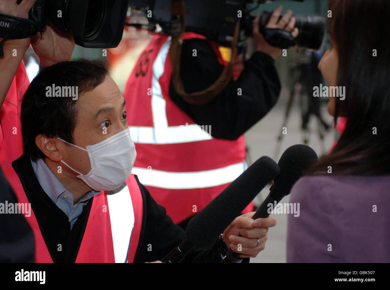 Swine flu airport h1n1 hi-res stock photography and images - Alamy