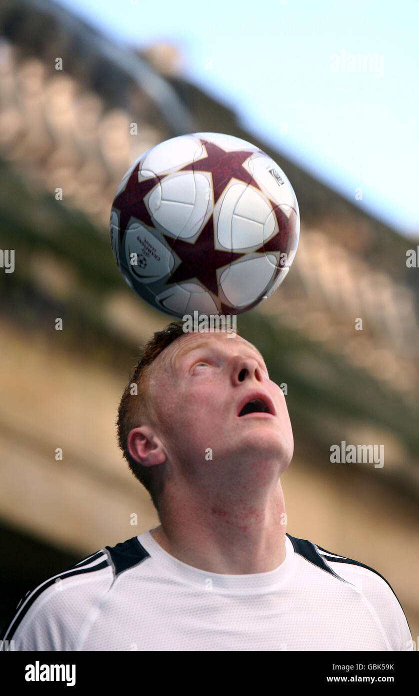 Dan Magness keeps a football airborne beyond the previous world record ...