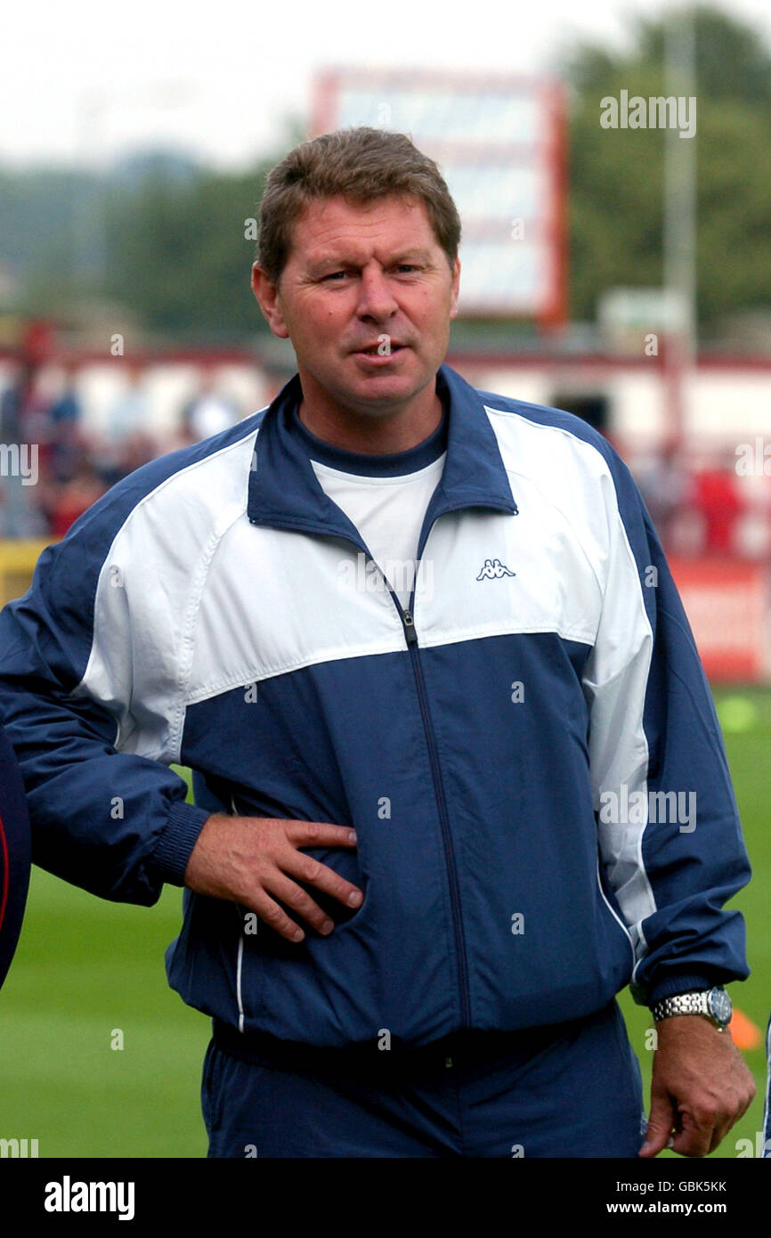 Tottenham hotspur coach clive allen hi-res stock photography and images ...