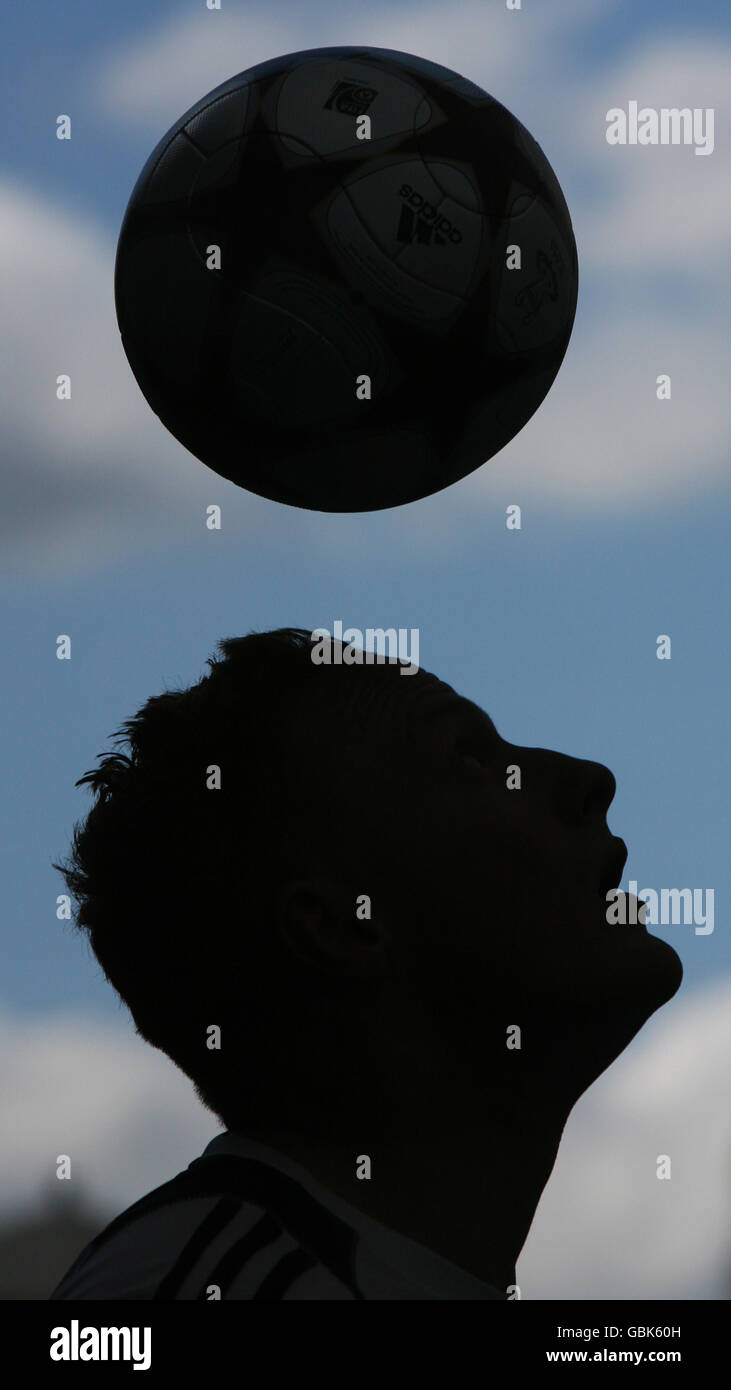 Dan Magness keeps a ball airborne beyond the previous world record of ...